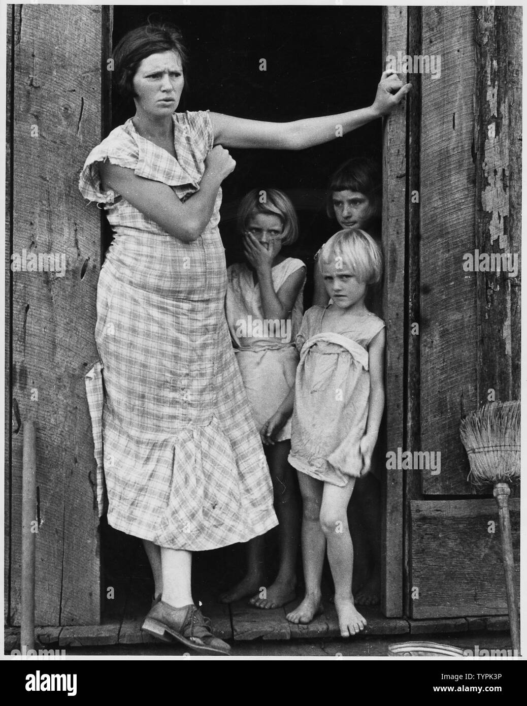 Wife and children of a sharecropper in Washington County, Arkansas ...