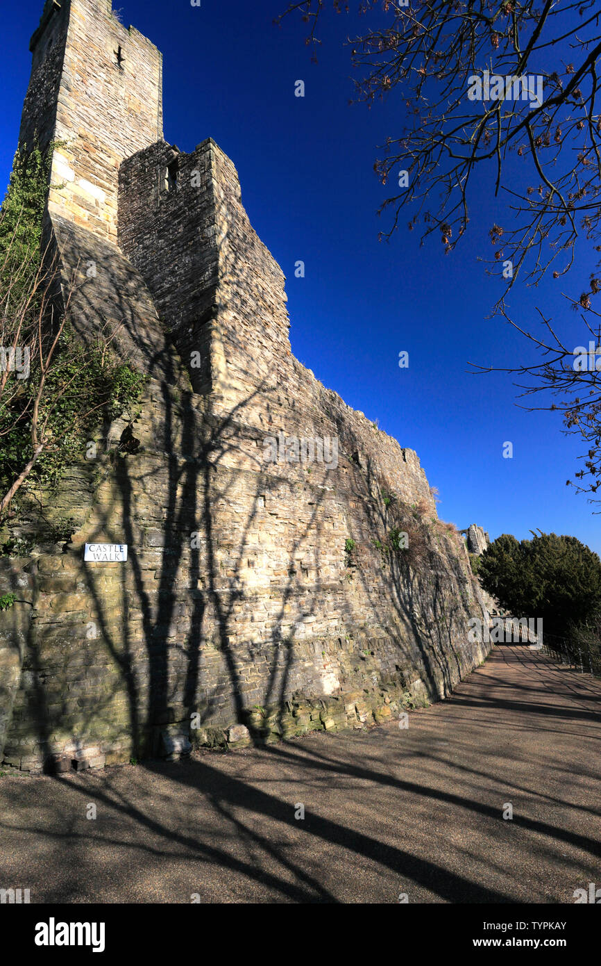 The Walls around Richmond Castle, Richmond town, North Yorkshire ...