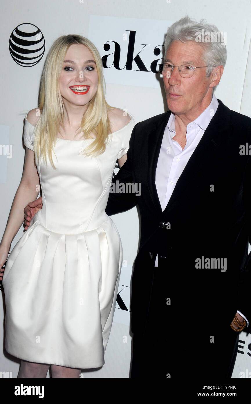 Dakota Fanning and Richard Gere arrive on the red carpet at the ...
