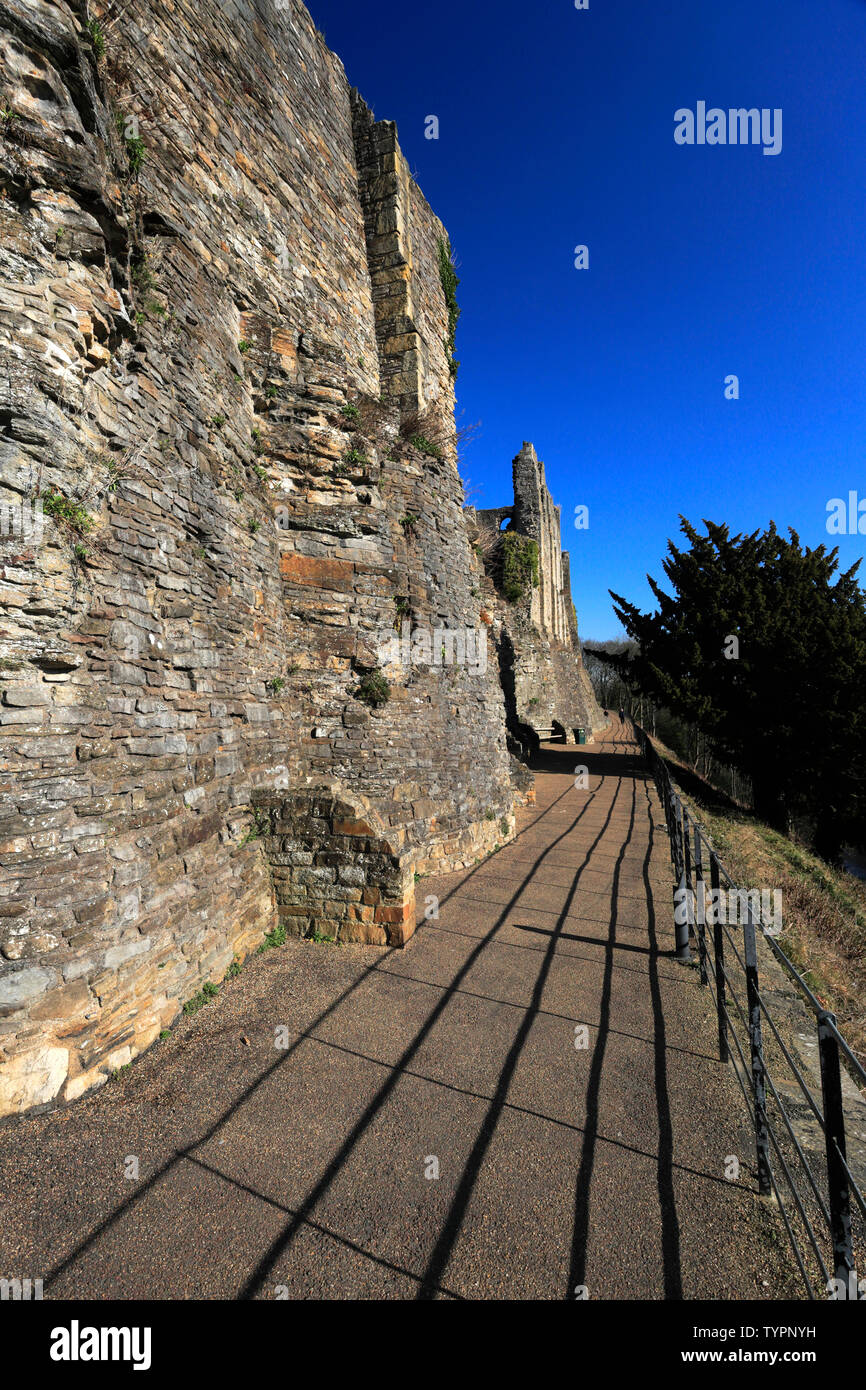 The Walls around Richmond Castle, Richmond town, North Yorkshire ...