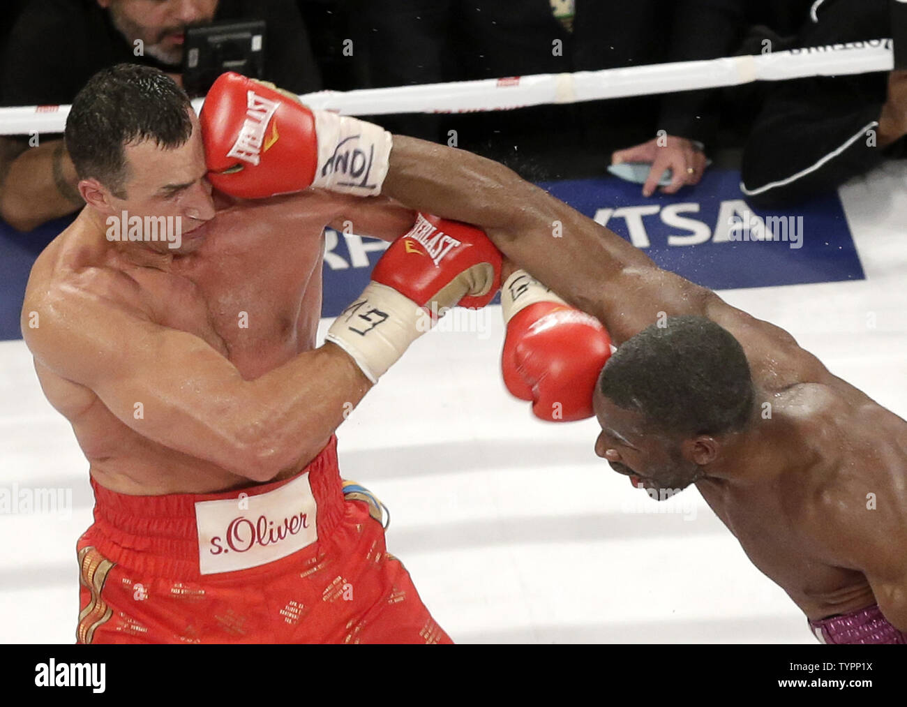 Bryant Jennings lands a punch on Wladimir Klitschko when they fight for ...
