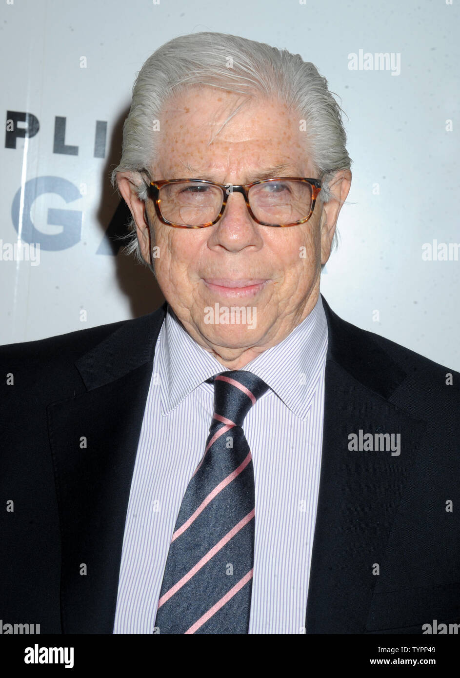 Carl Bernstein arrives on the red carpet at the 42nd Chaplin Award Gala ...