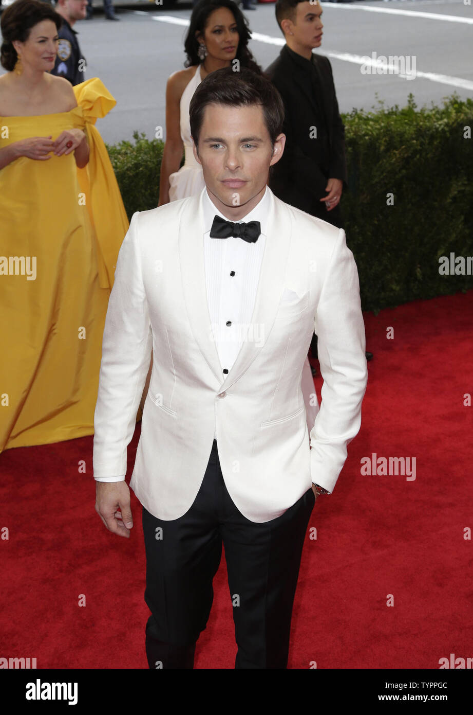 James Marsden arrives on the red carpet at the Costume Institute ...