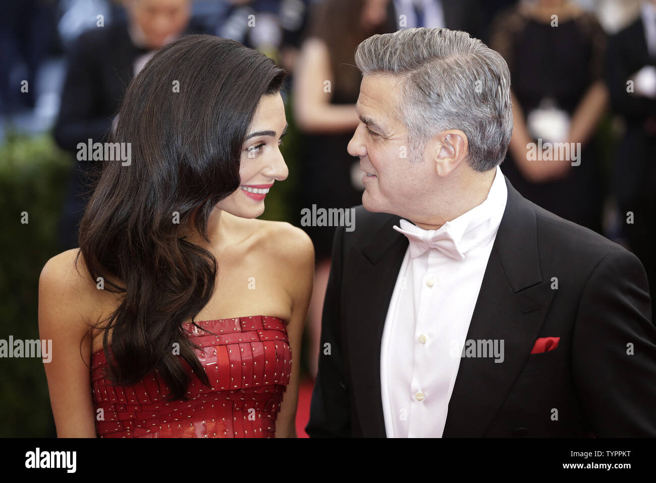 George Clooney and Amal Alamuddin arrive on the red carpet at the ...