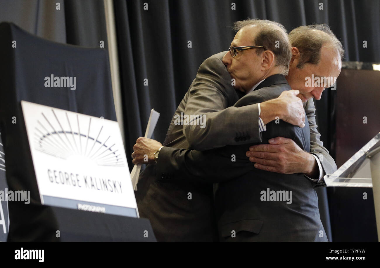 Bill Bradley hugs George Kalinsky after Kalinsky gives his induction ...