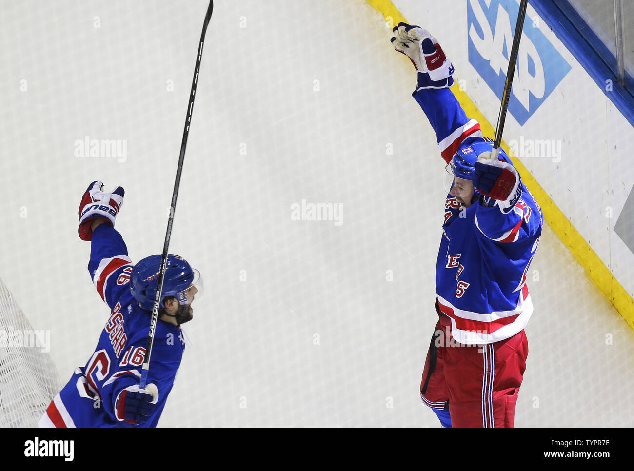 New York Rangers Derek Stepan celebrates with Derick Brassard after ...
