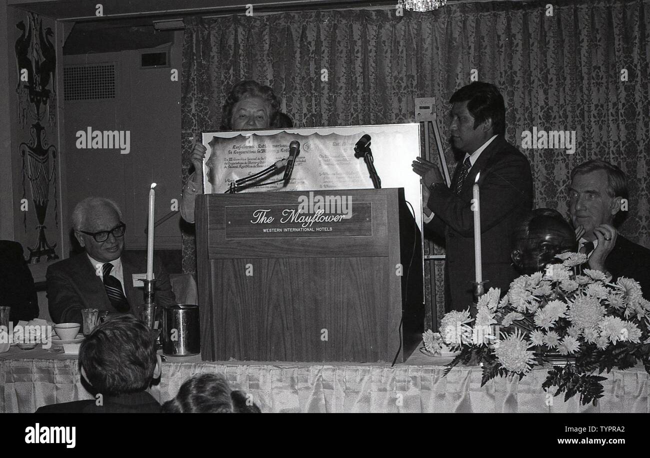 MRS HOWARD, SPEAKING AT MAYFLOWER WESTERN HOTEL Stock Photo - Alamy