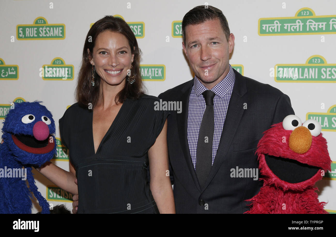 Elmo and grover hi-res stock photography and images - Alamy