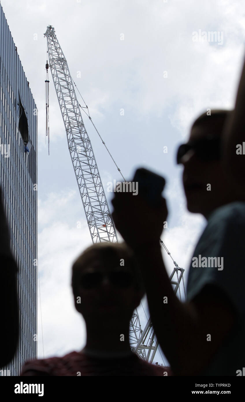 Crane load dropped hi-res stock photography and images - Alamy