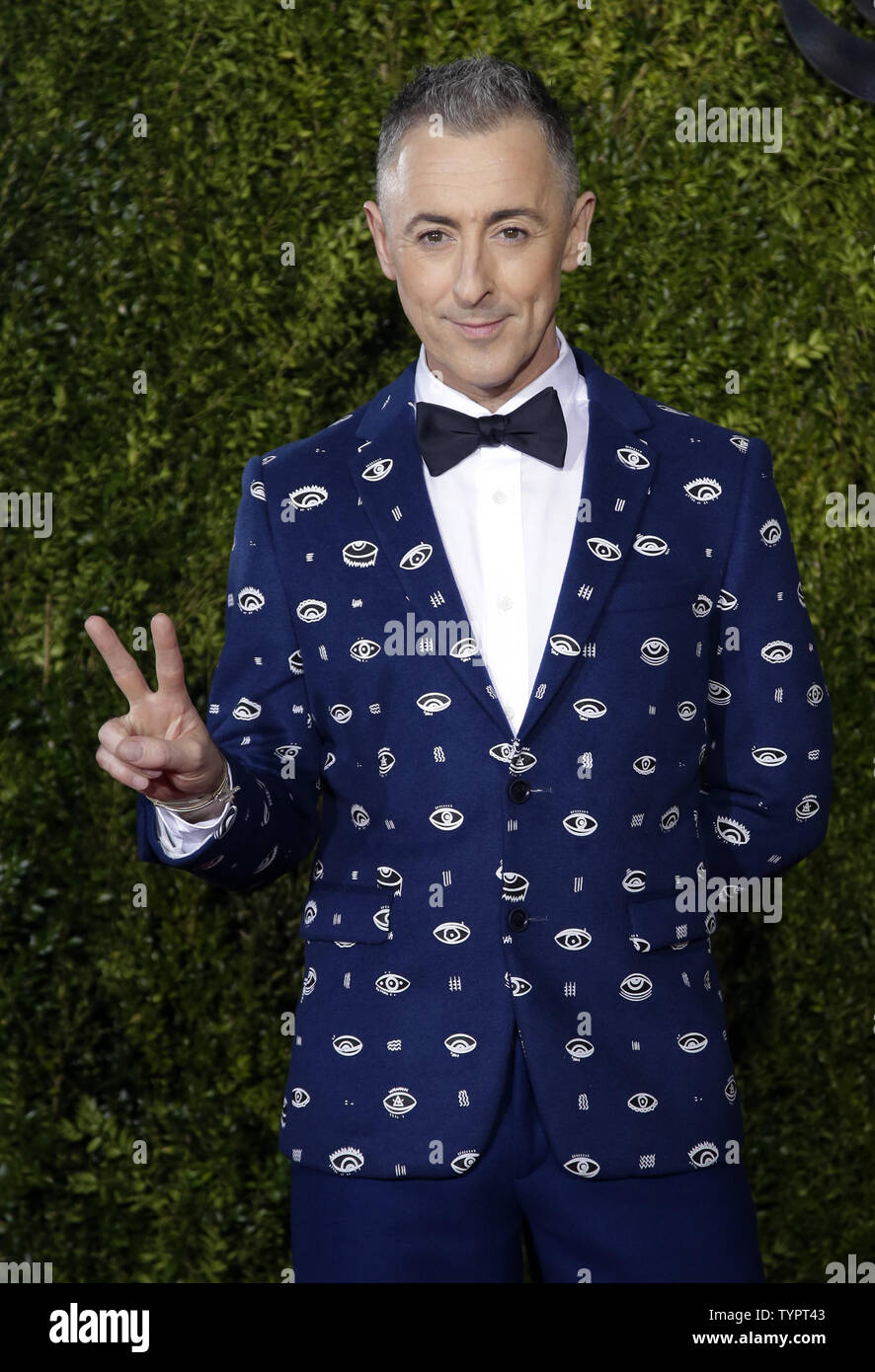Alan Cumming arrives on the red carpet at the 69th Annual Tony Awards ...