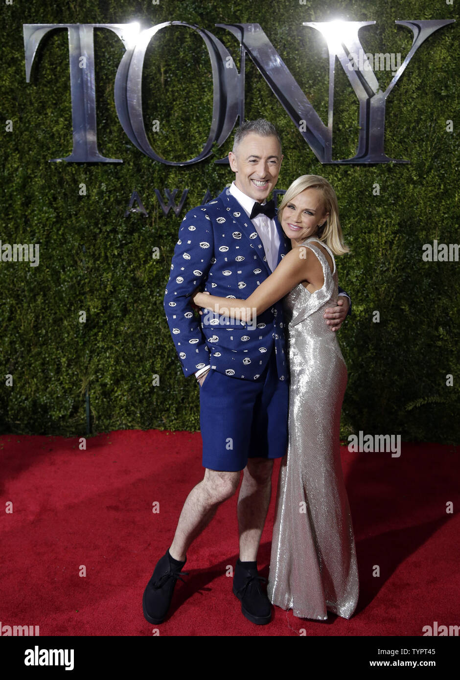 Alan Cumming and Kristin Chenoweth arrive on the red carpet at the 69th ...