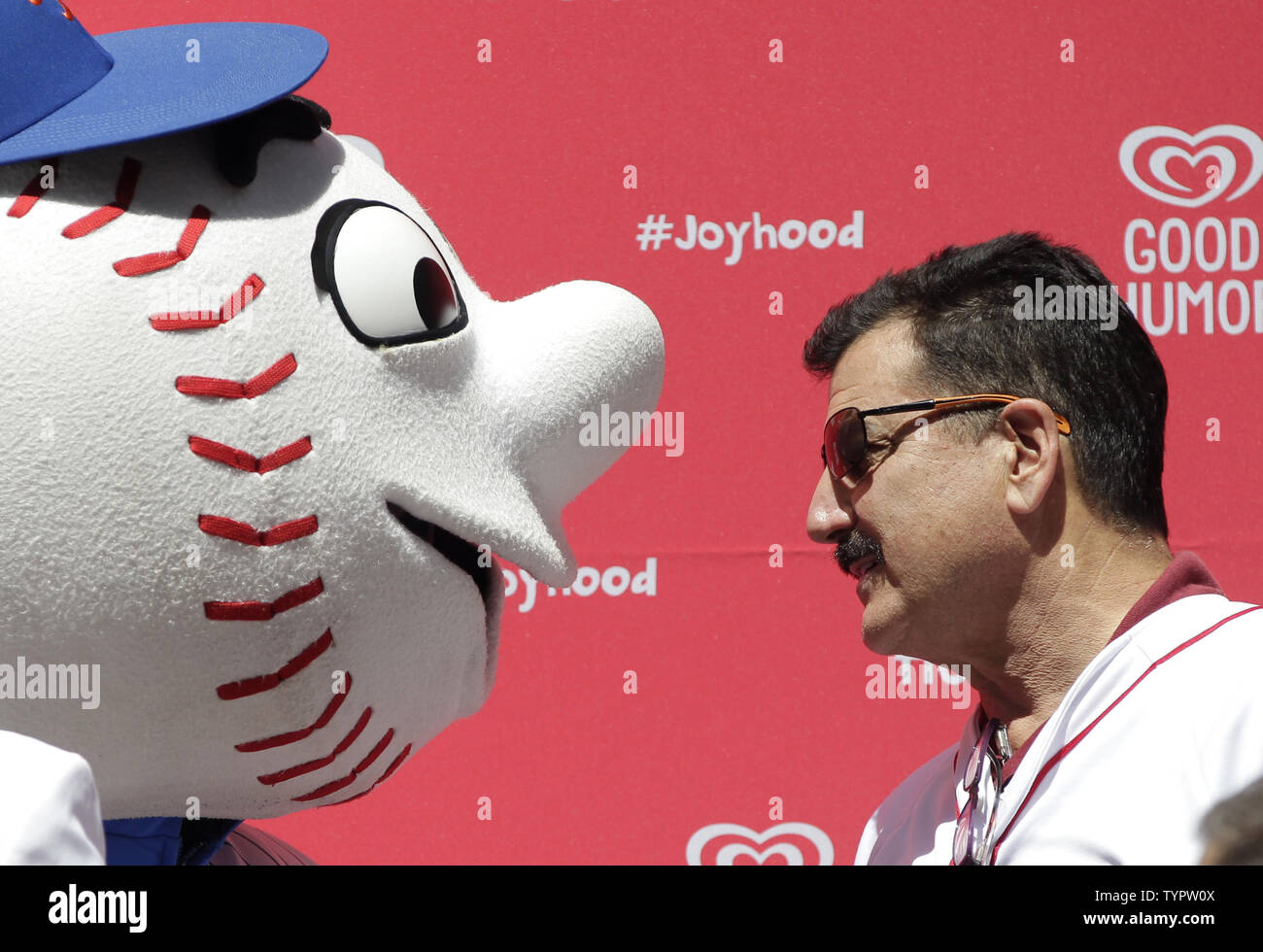 Retired New York Mets player Keith Hernandez stands with with Mets ...