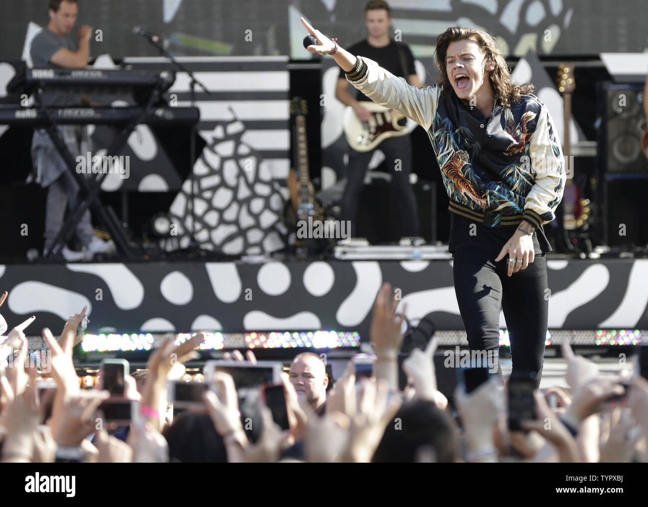 Harry Styles of One Direction perform on the Good Morning America Show ...