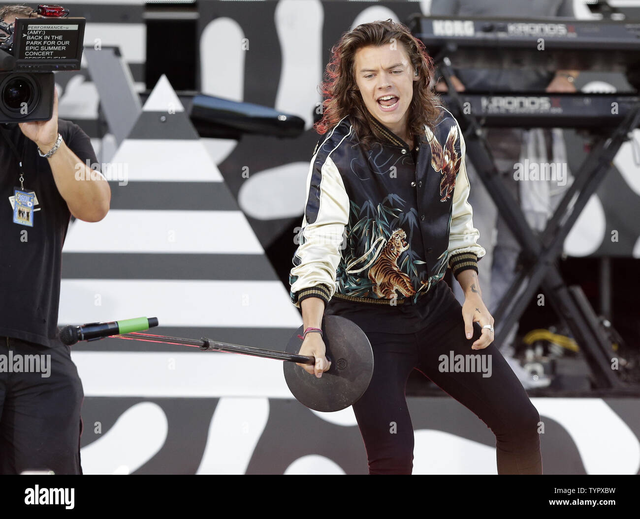 Harry Styles of One Direction perform on the Good Morning America Show ...