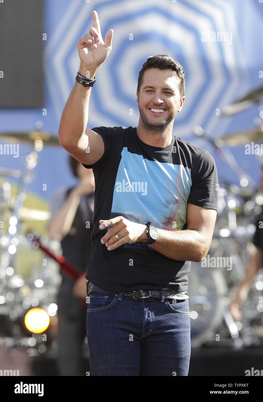 Luke Bryan performs on the Good Morning America Show at the Rumsey ...