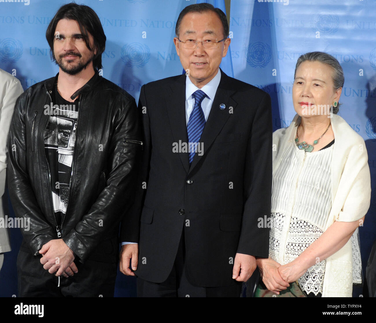 Juanes, United Nations Secretary-General Ban Ki-moon and Yoo Soon-taek ...