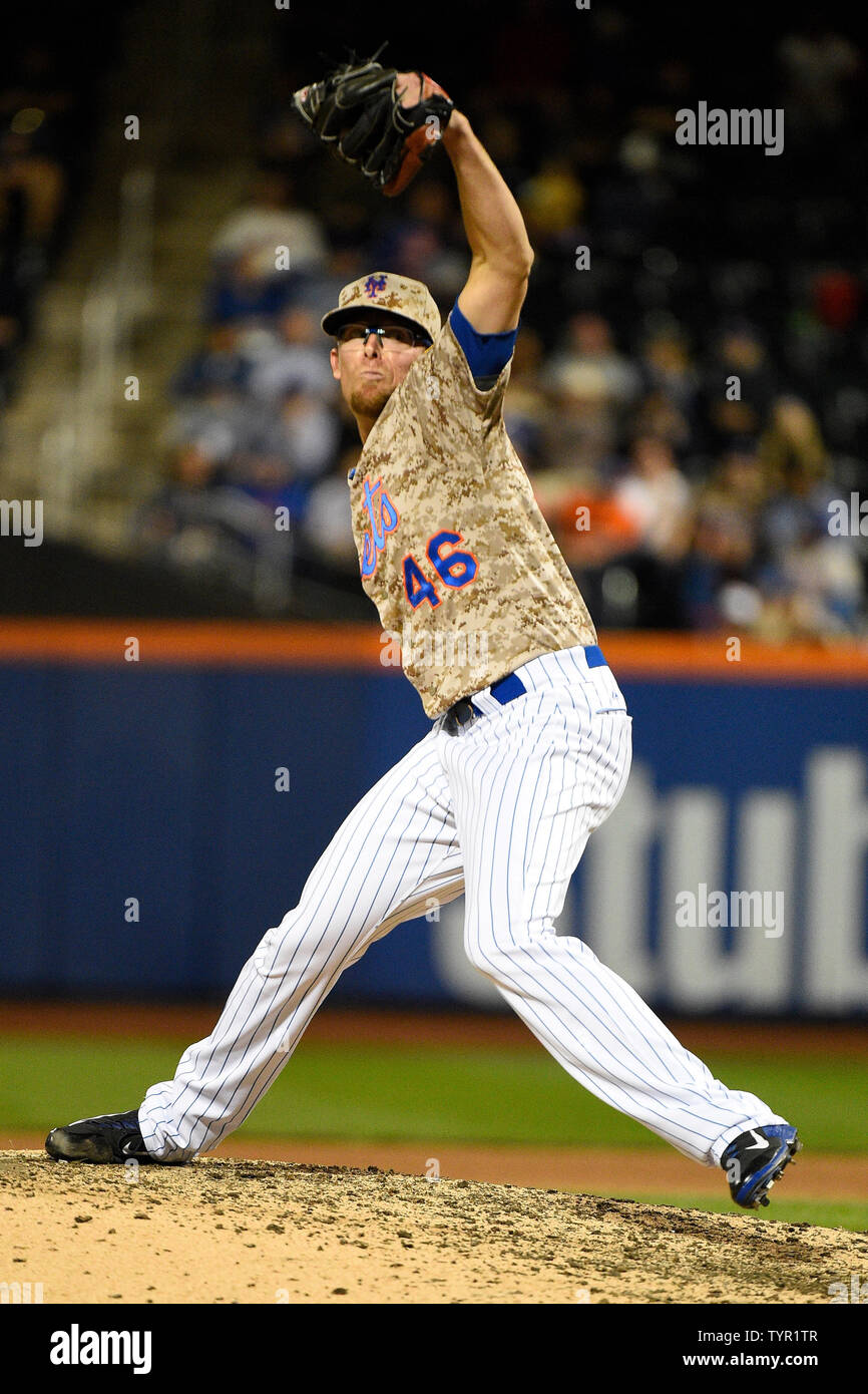 New York Mets relief pitcher Tyler Clippard (46) throws in the 8th ...