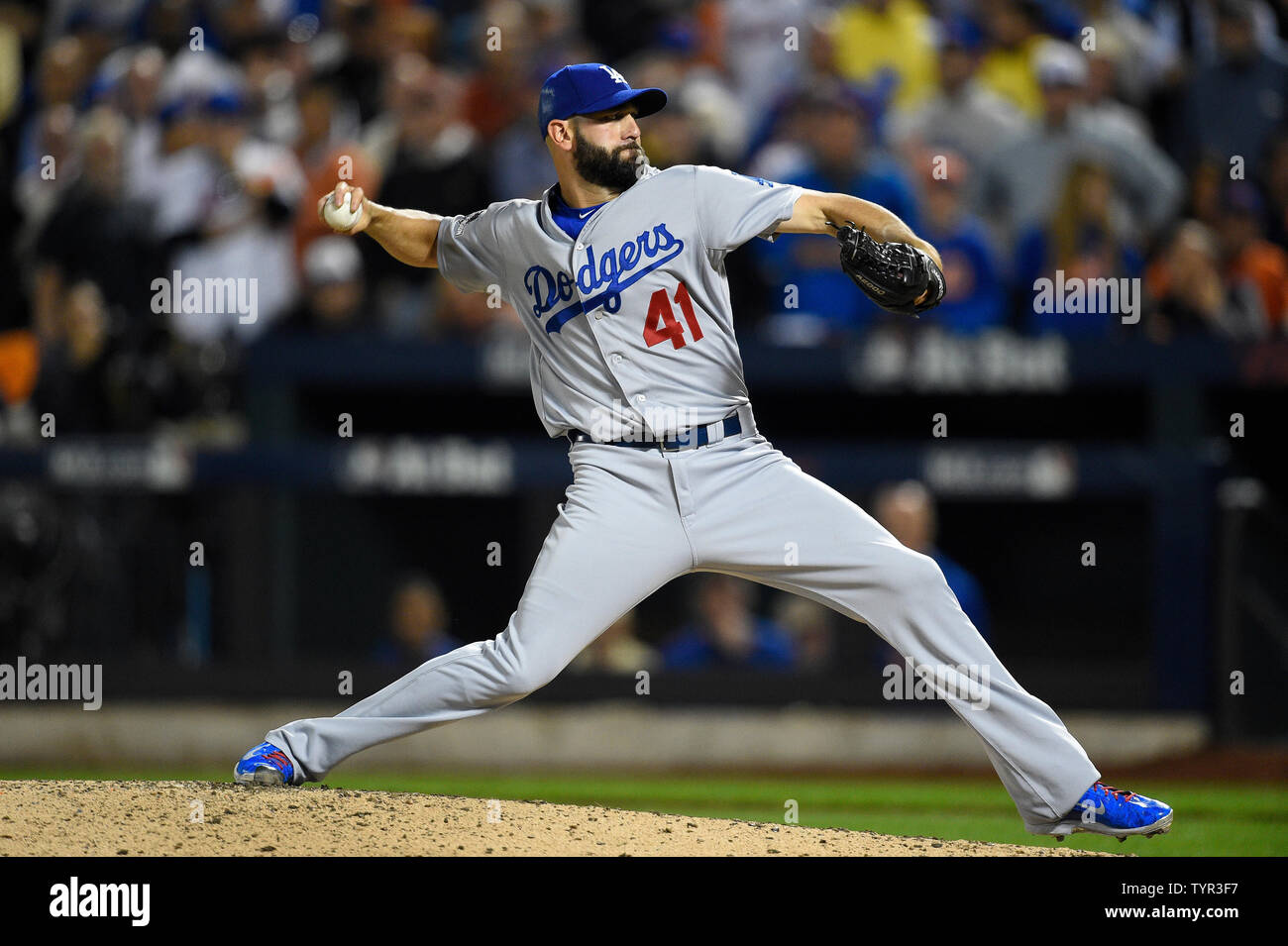 Los Angeles Dodgers relief pitcher Chris Hatcher (41) throws in the ...
