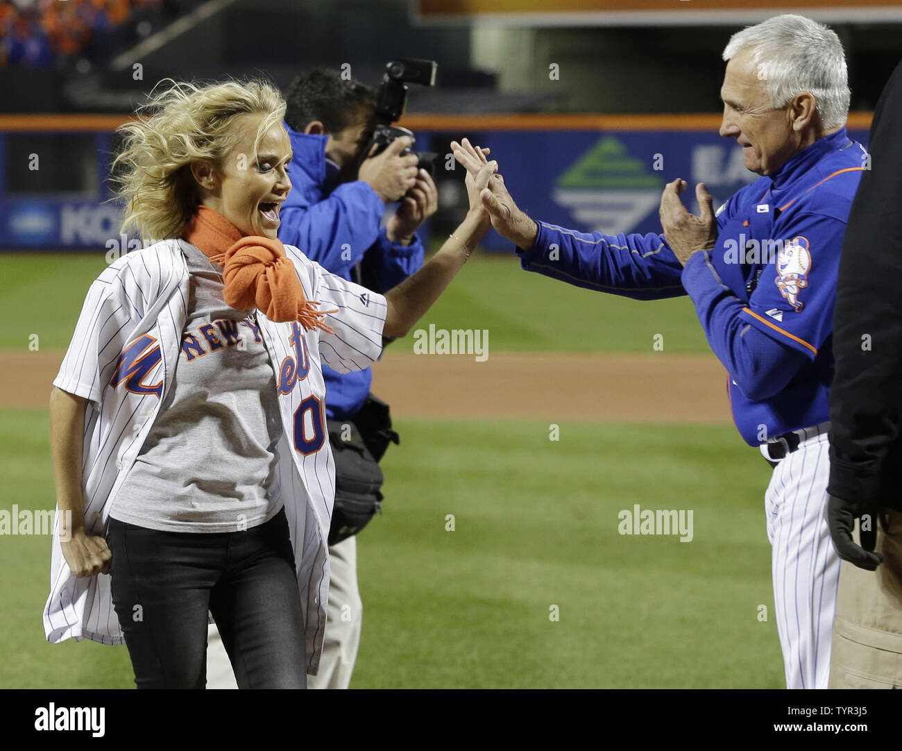 Kristin Chenoweth slaps hands with Mets Manager Terry Collins after she ...