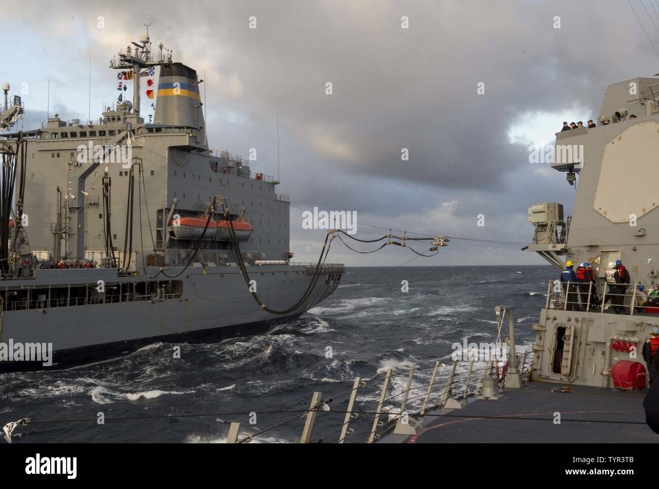 OCEAN (Nov. 21, 2016) Arleigh Burke-class guided-missile destroyer USS ...