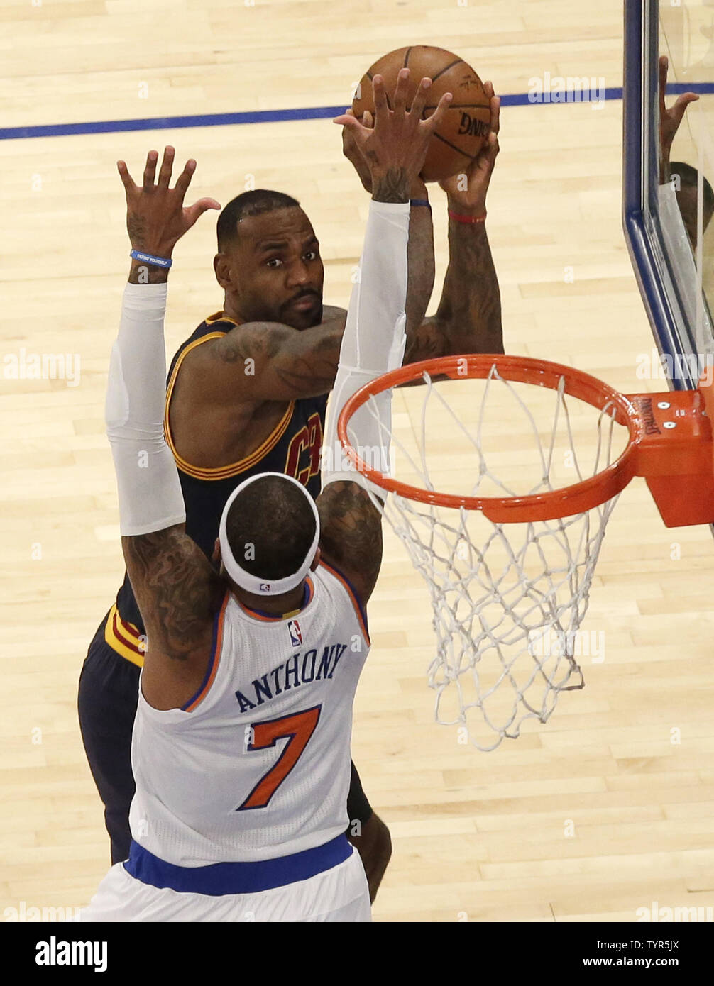 Lebron james and carmelo anthony hi-res stock photography and images ...