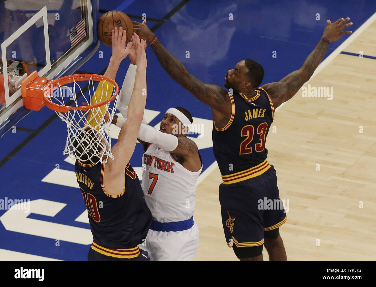 Lebron james and carmelo anthony hi-res stock photography and images ...