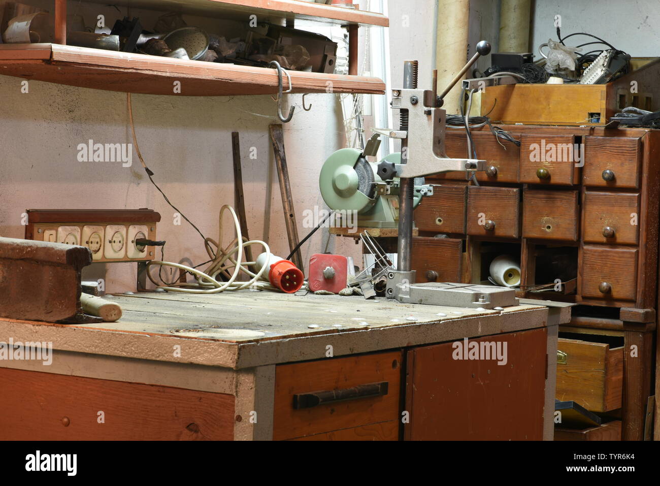 Old garage home workshop Stock Photo - Alamy