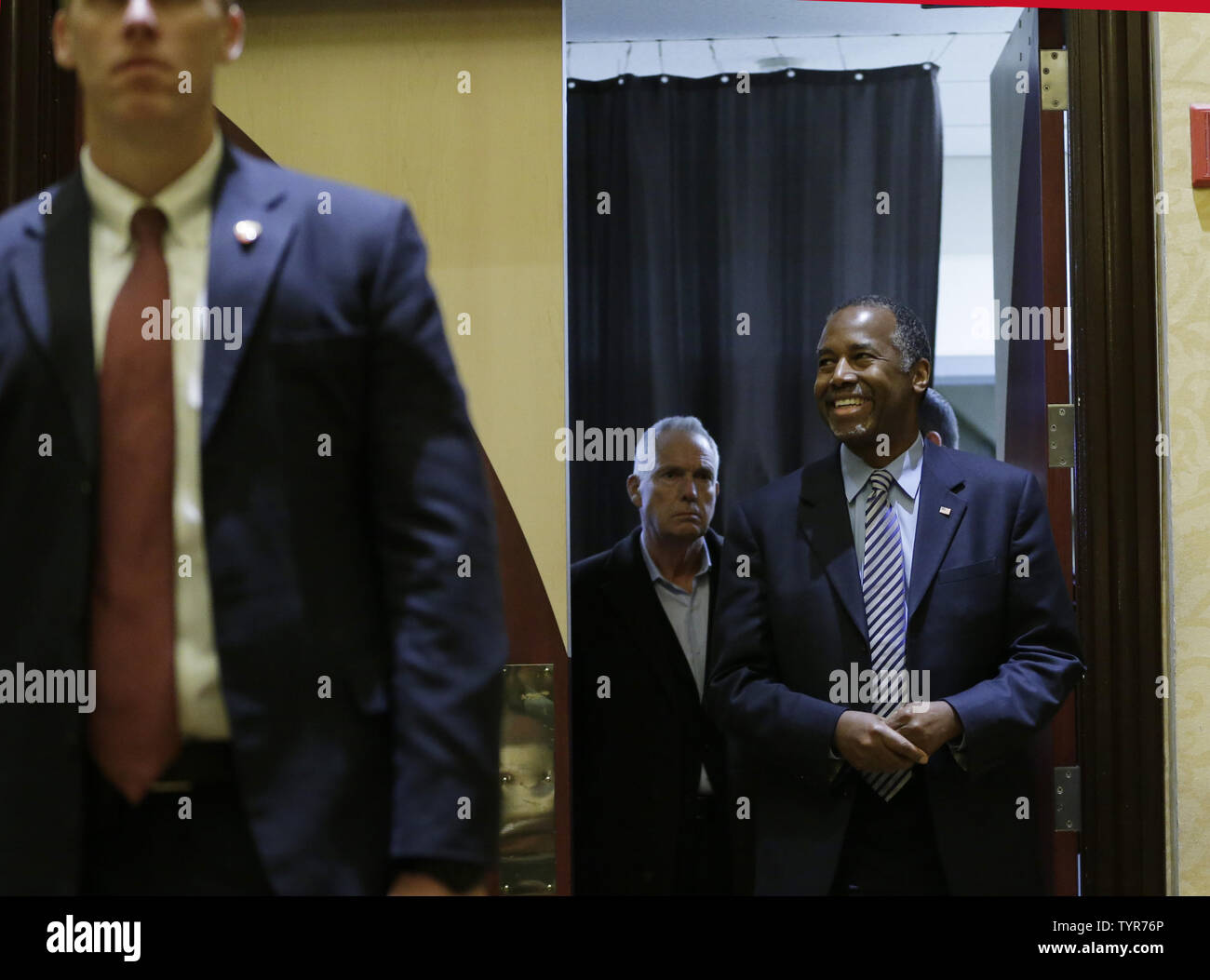 Doctor ben carson hi-res stock photography and images - Alamy