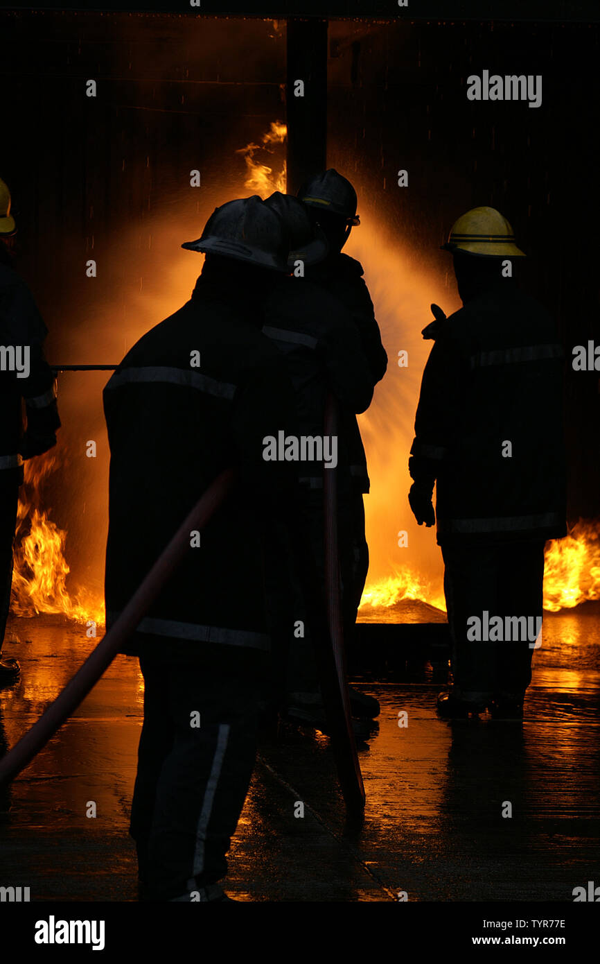 fire fighters fighting house fire Stock Photo - Alamy