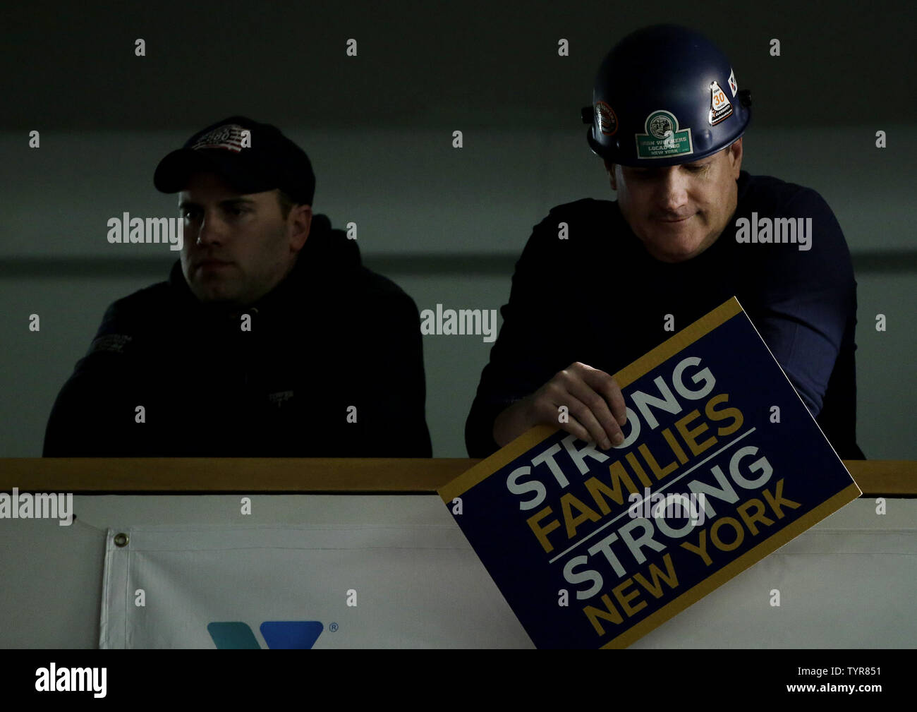 Man in hard hat family hi-res stock photography and images - Alamy