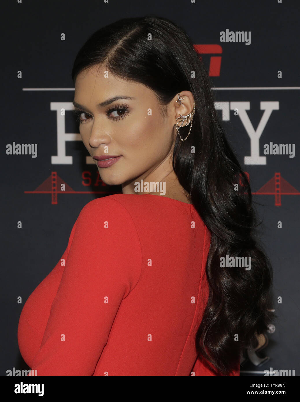 Miss Universe 2015 Pia Wurtzbach arrives on the red carpet for ESPN The ...