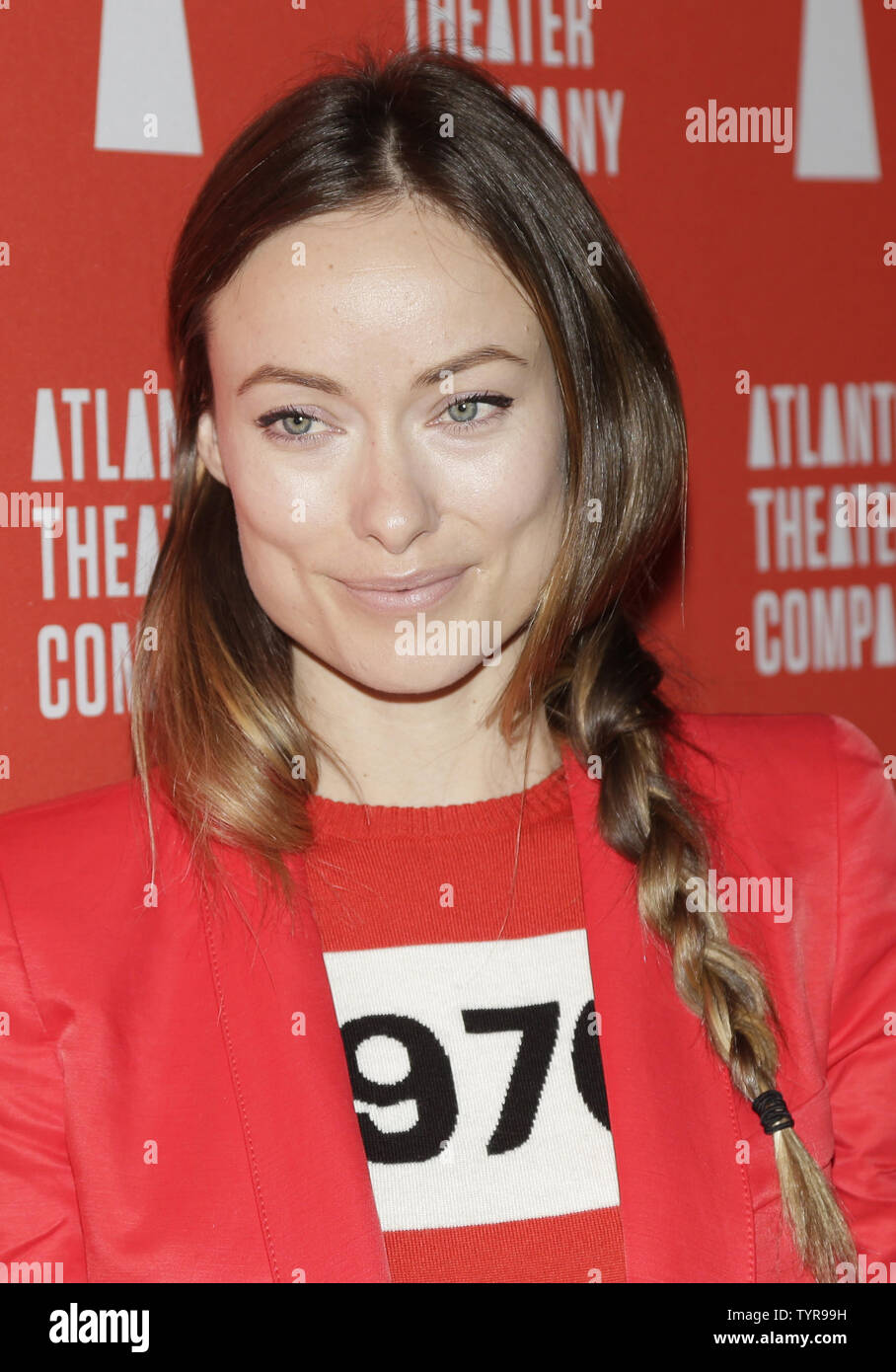 Olivia Wilde arrives on the red carpet at the 2016 Atlantic Theater ...