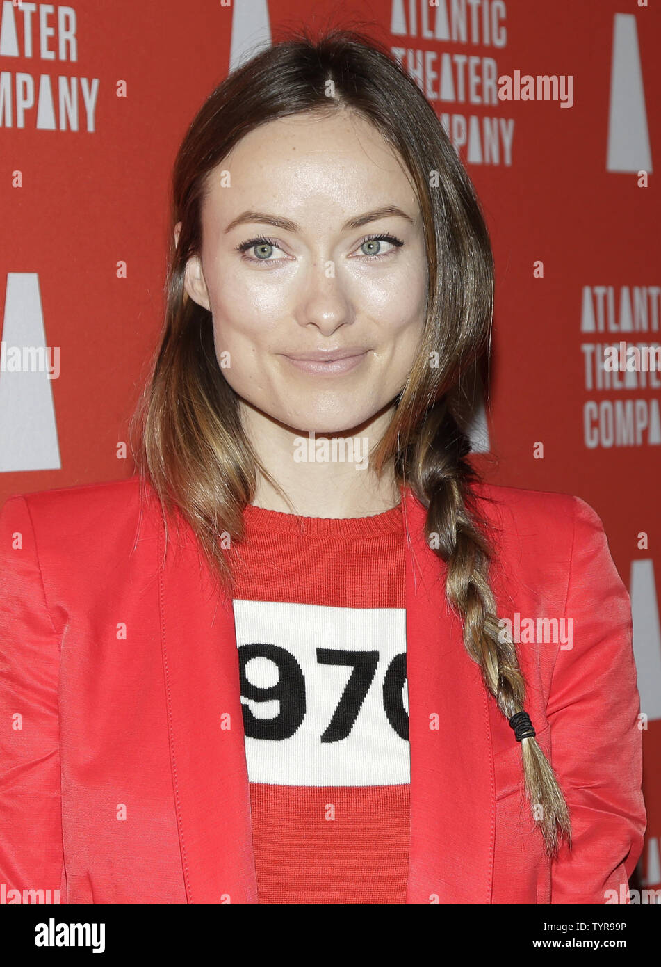 Olivia Wilde arrives on the red carpet at the 2016 Atlantic Theater ...