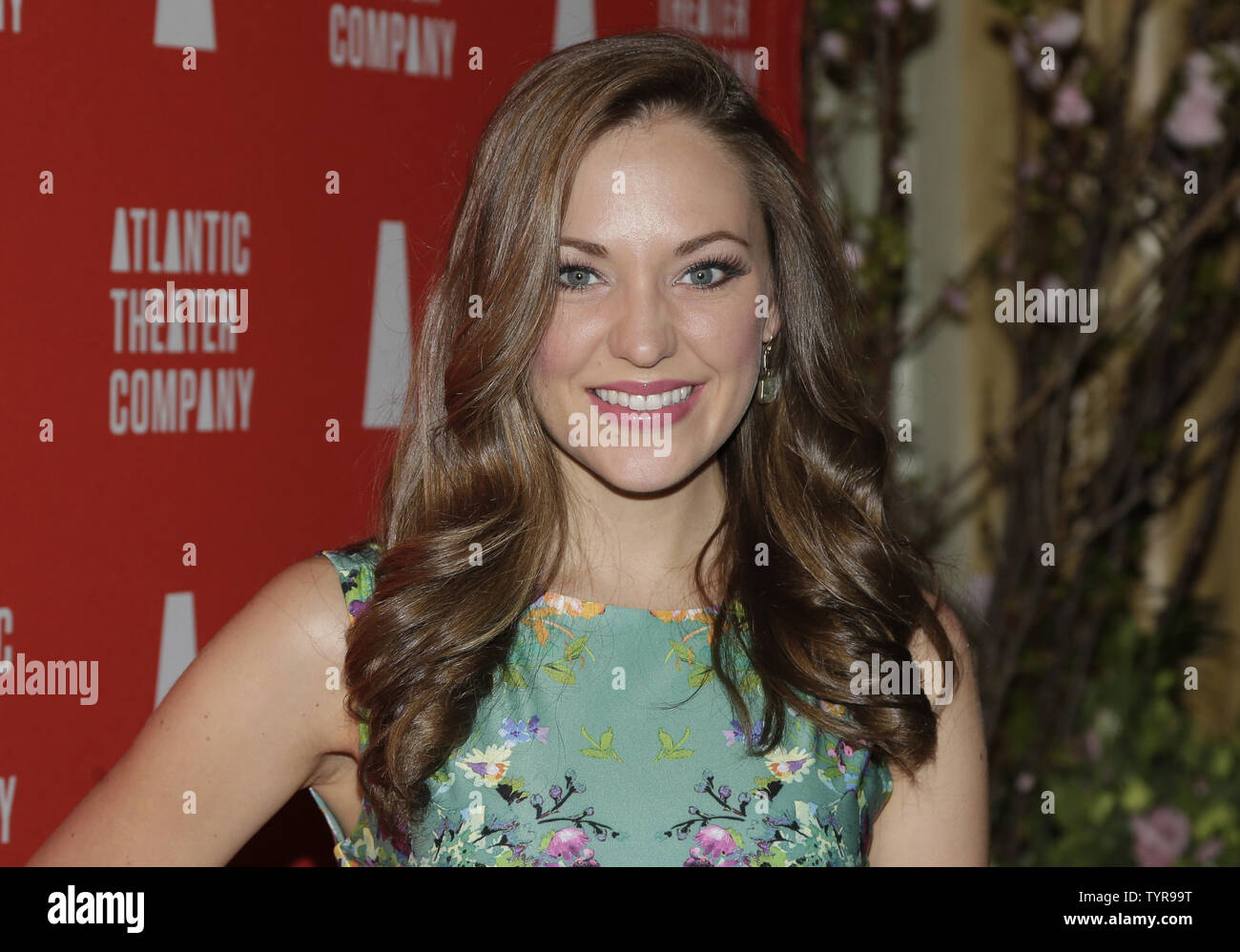 Laura Osnes arrives on the red carpet at the 2016 Atlantic Theater ...