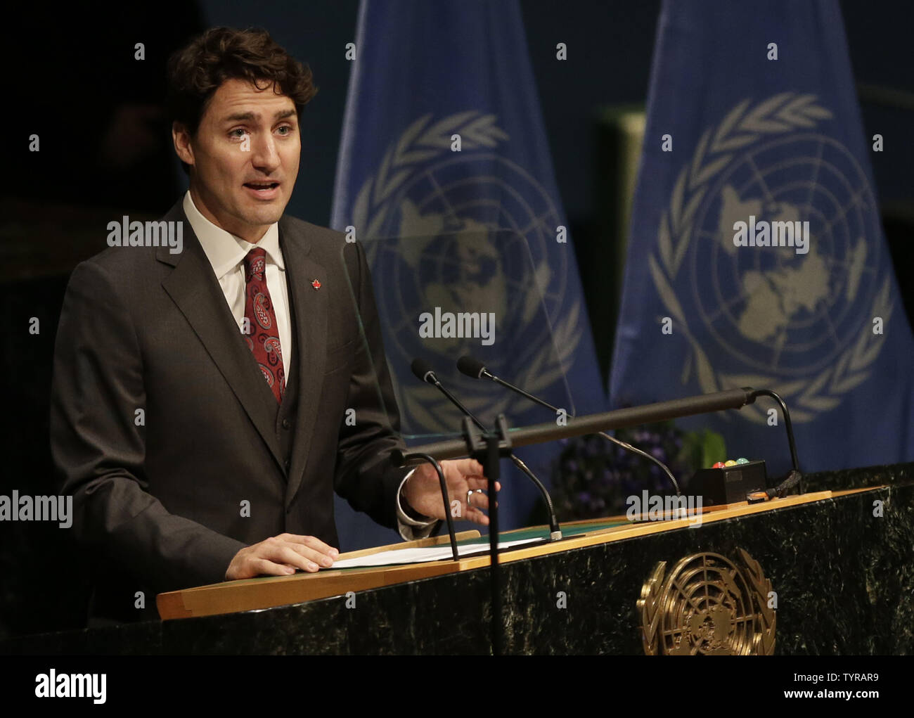 Prime minister justin trudeau 2015 hi-res stock photography and images ...