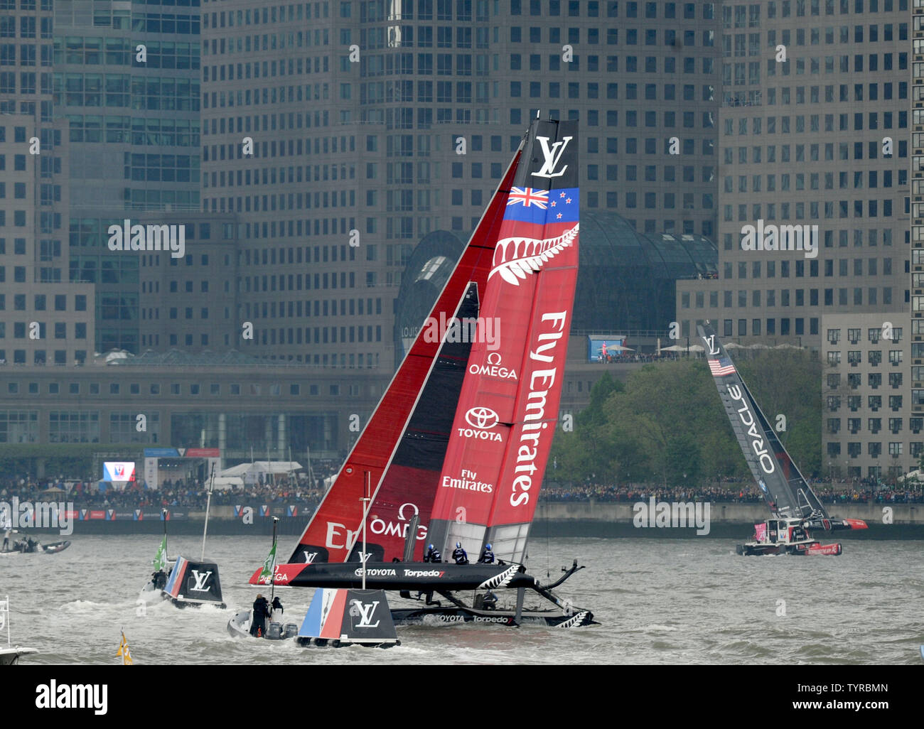 Teams of boats compete in Day 1 of the Louis Vuitton America's Cup ...