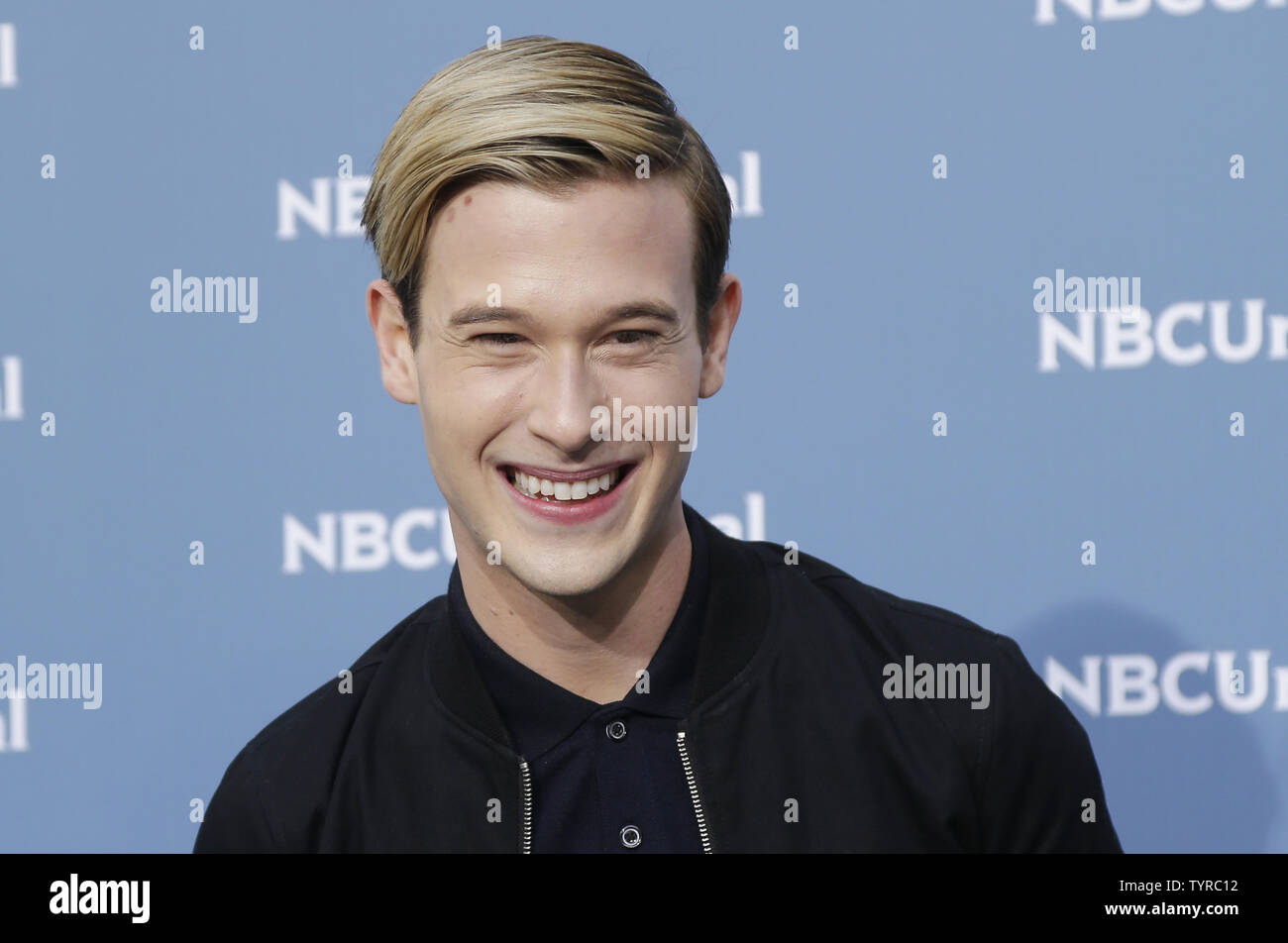 Tyler Henry arrives on the carpet the 2016 NBCUNIVERSAL Upfront at ...