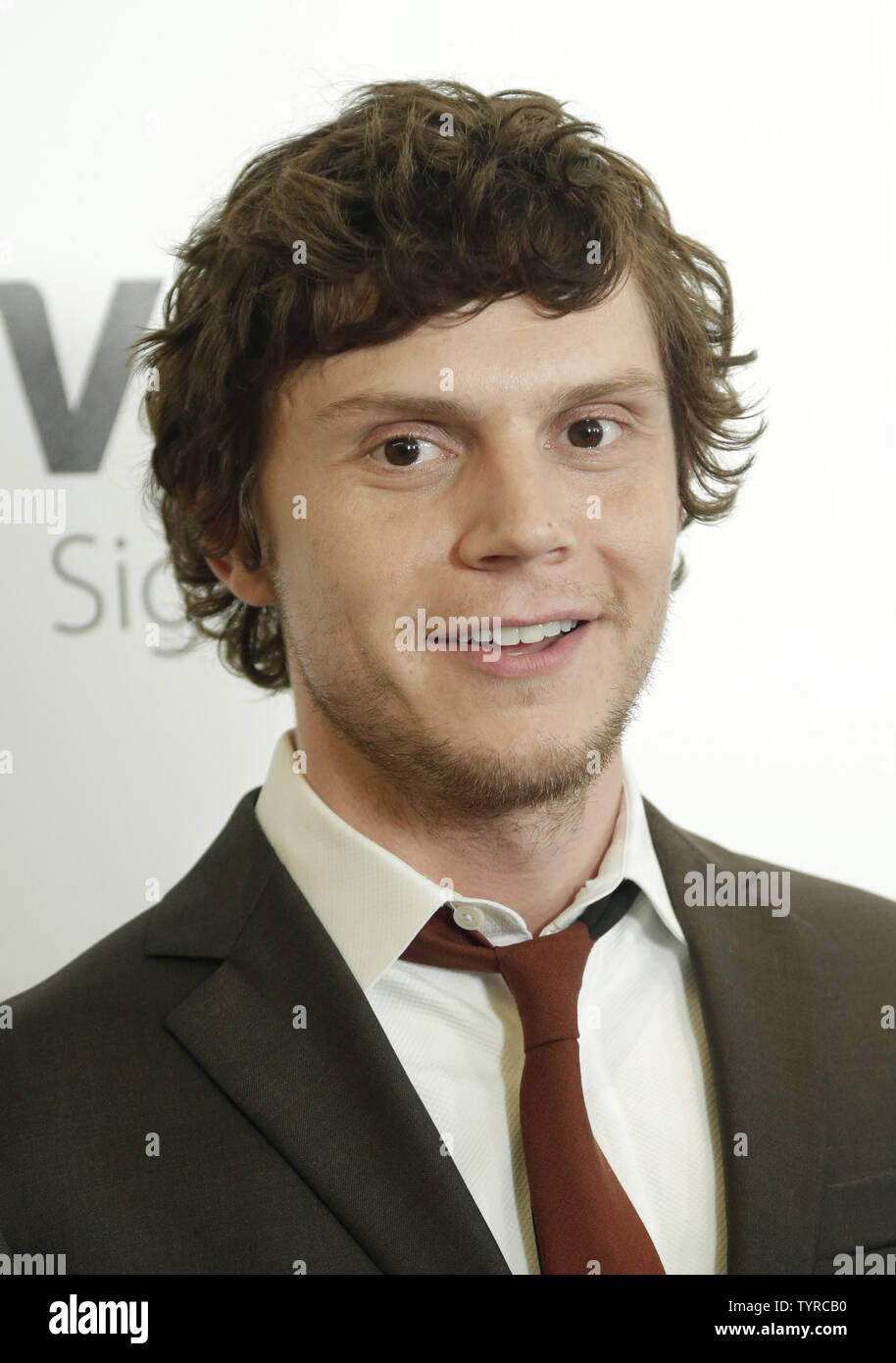 Evan Peters arrives on the red carpet at a New York screening of 'X-Men ...