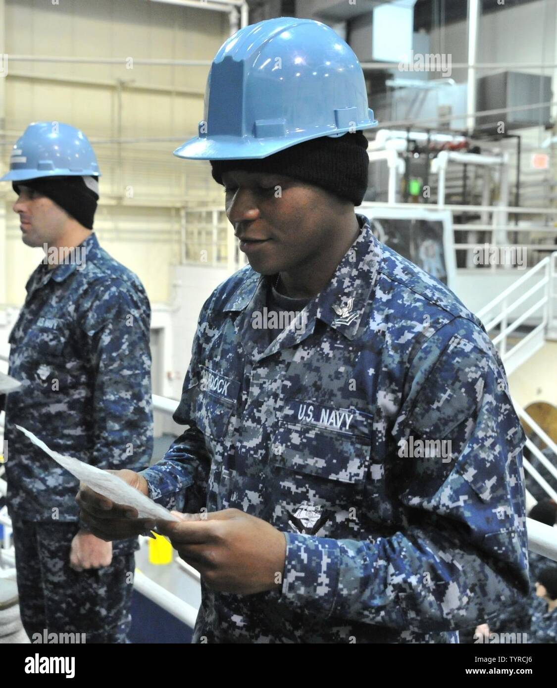 GREAT LAKES, Ill. (Nov. 22, 2016) A recruit from division 019 gives ...