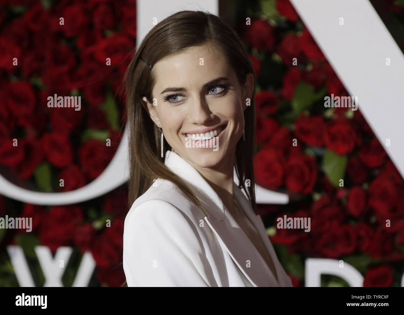 Allison Williams arrives on the red carpet at the 70th Annual Tony ...