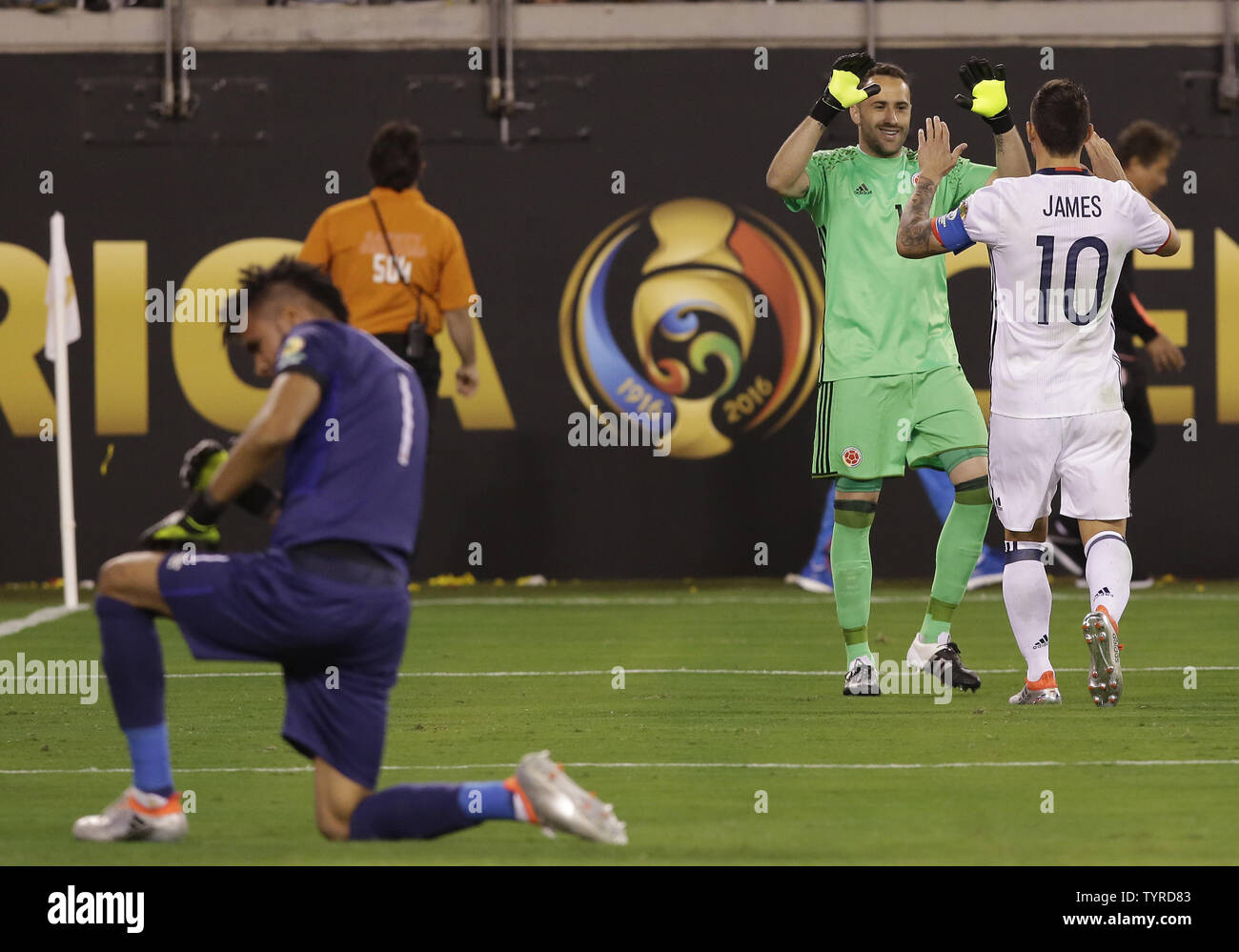 Peru goalie Pedro Gallese reacts as Colombia goalie David Ospina ...