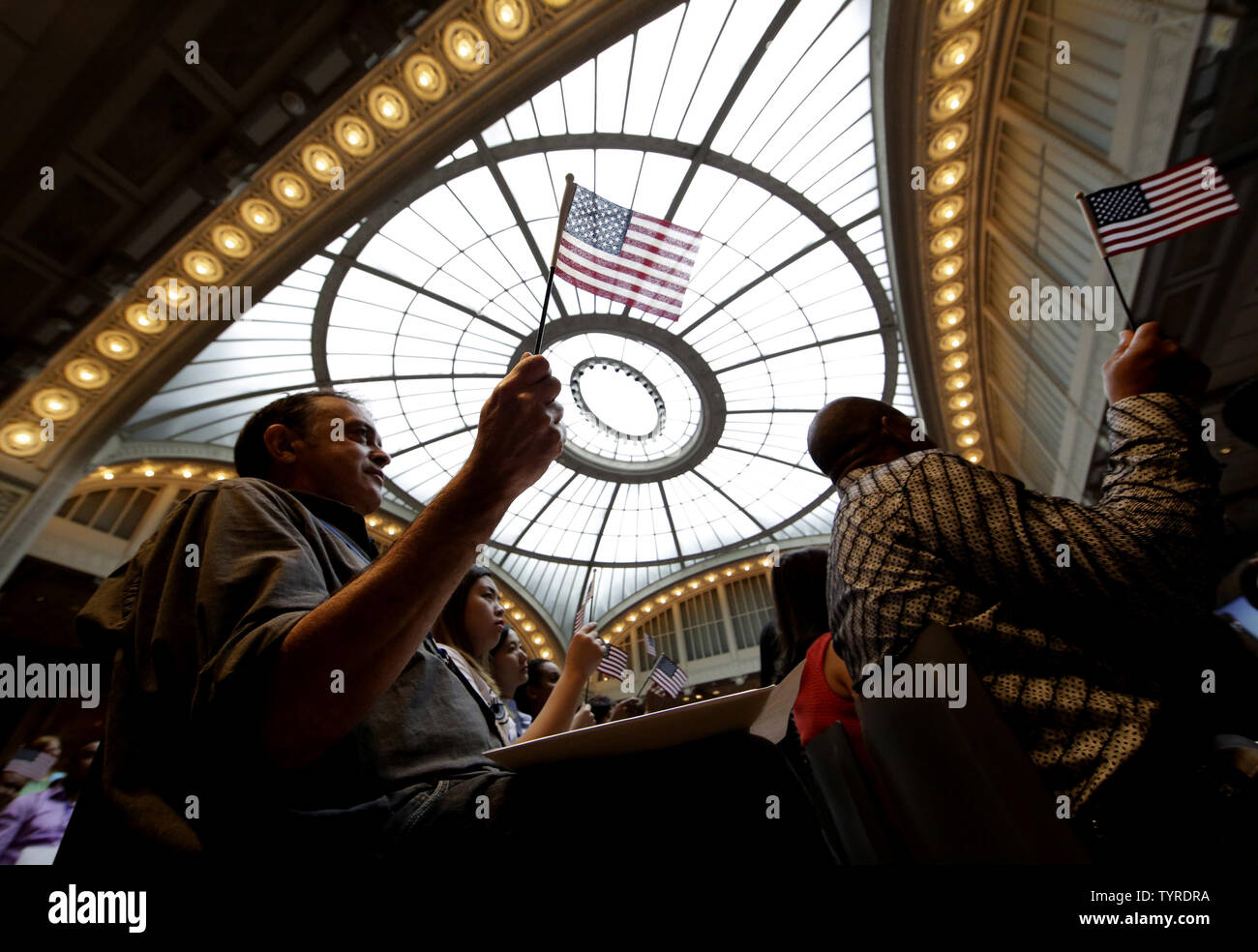 U s citizenship oath with flag hi-res stock photography and images - Alamy