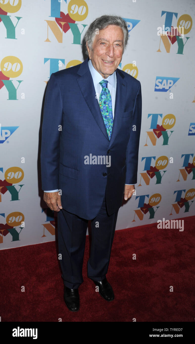 Tony Bennett arrives on the red carpet at his 90th birthday celebration ...