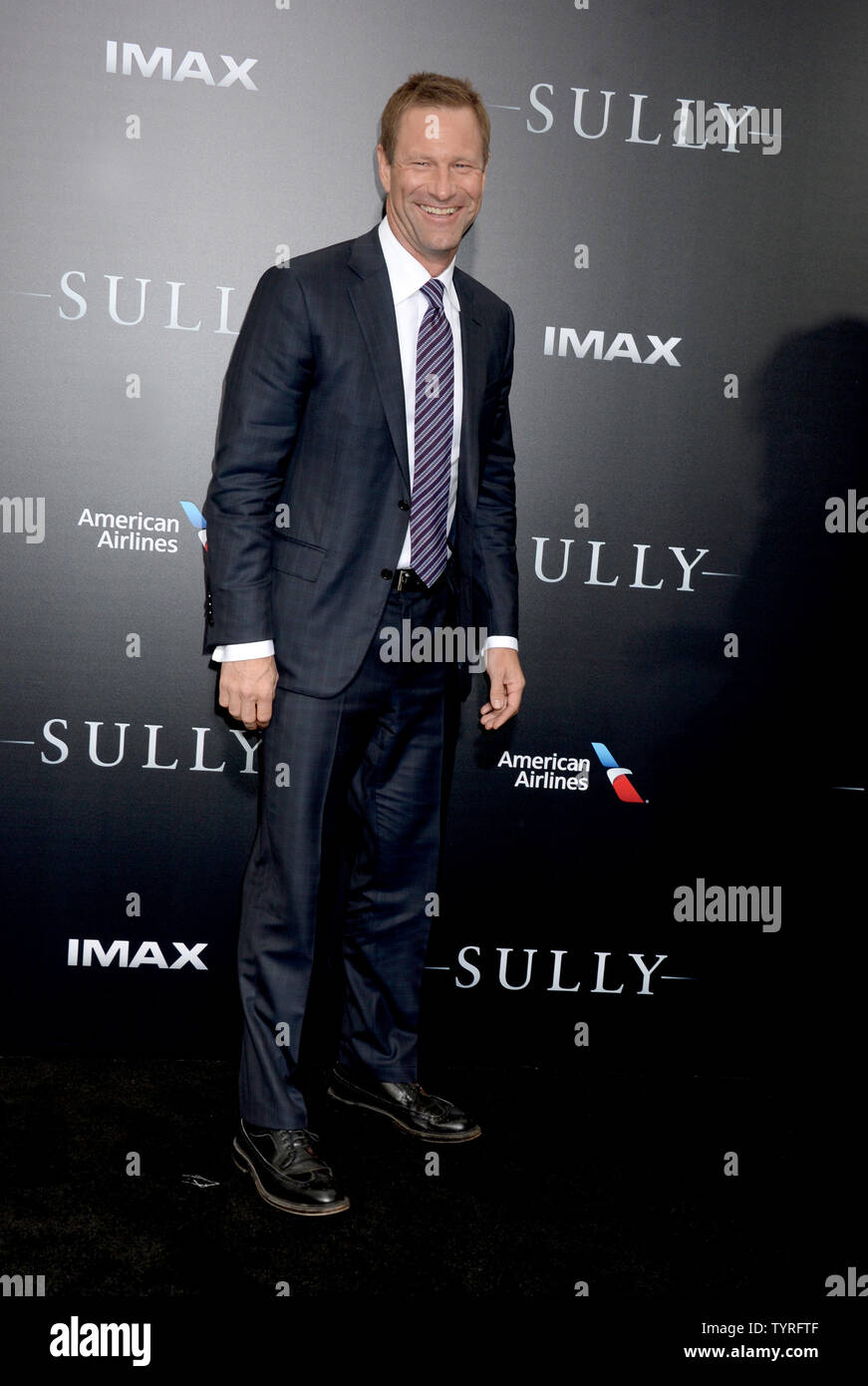 Aaron Eckhart arrives on the red carpet at the 'Sully' New York ...