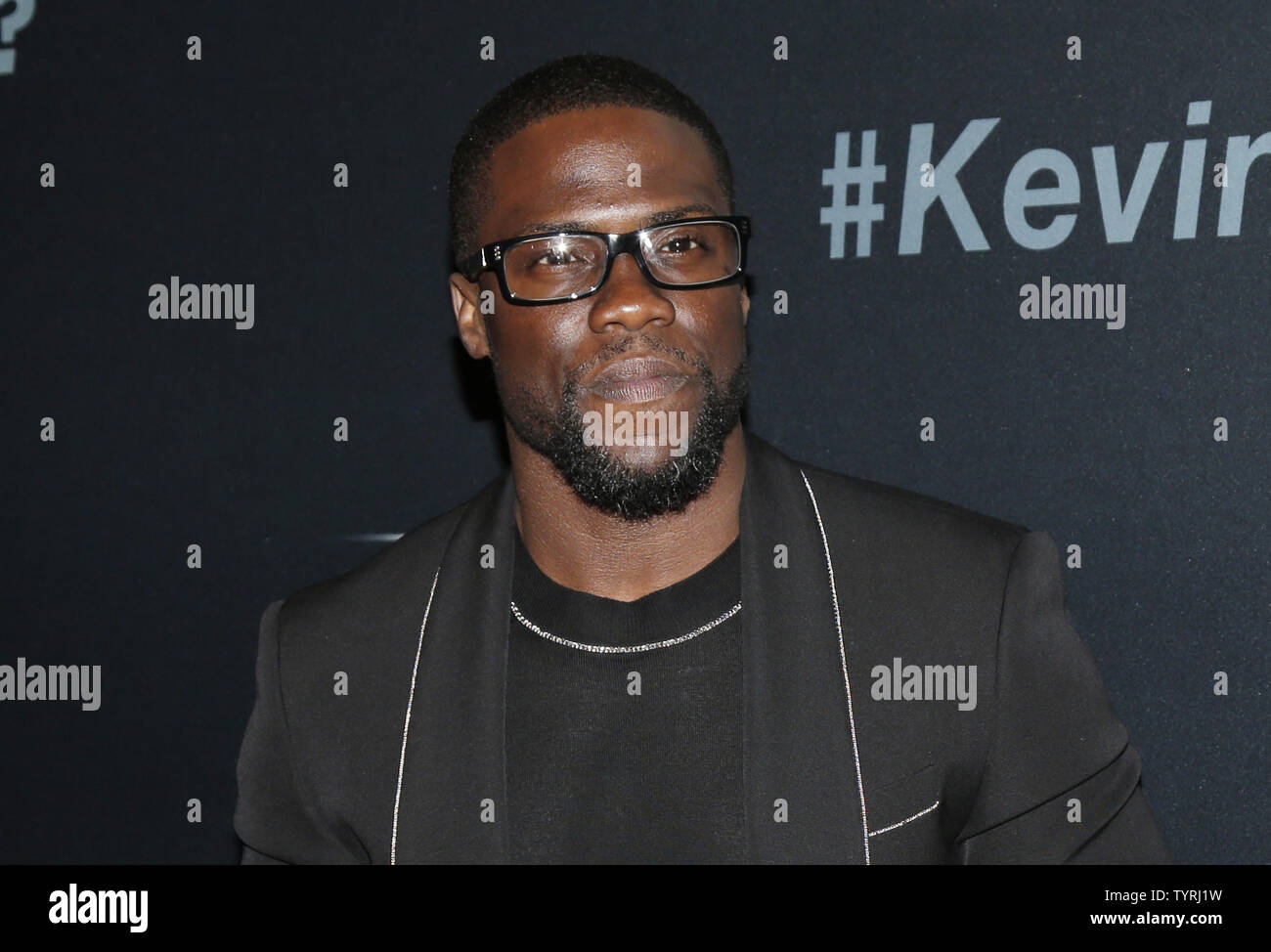 Kevin Hart arrives on the red carpet at the 'Kevin Hart: What Now?' New ...