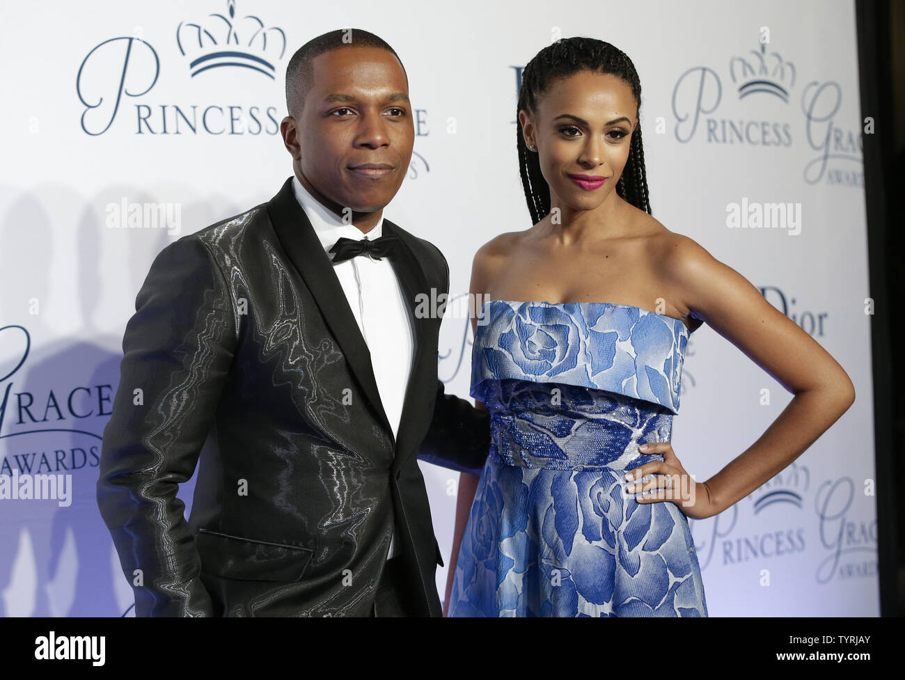 Leslie Odom Jr. and Nicolette Robinson arrive on the red carpet at the ...