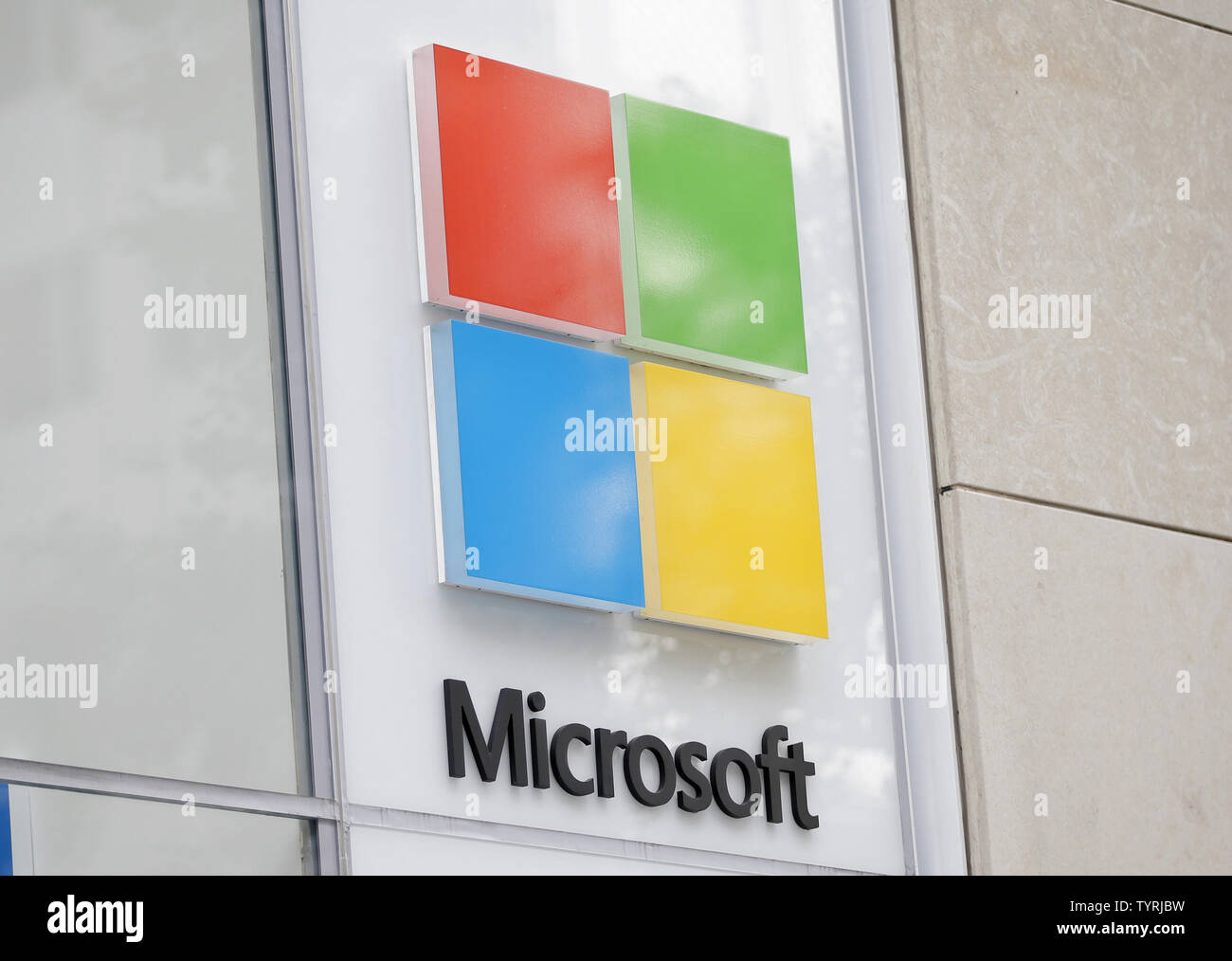 Microsoft stock 1999 hi-res stock photography and images - Alamy