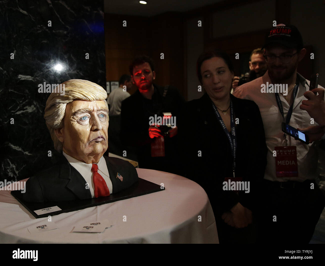 Us election day cake hi-res stock photography and images - Alamy