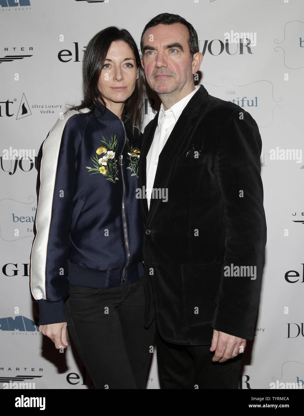 Mary mccartney simon aboud arrive hi-res stock photography and images ...