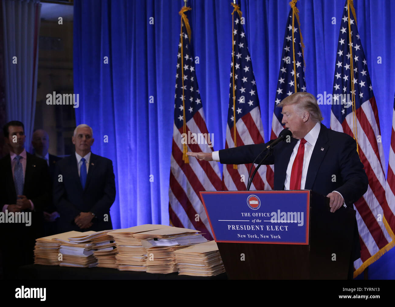 Fake documents hi-res stock photography and images - Alamy